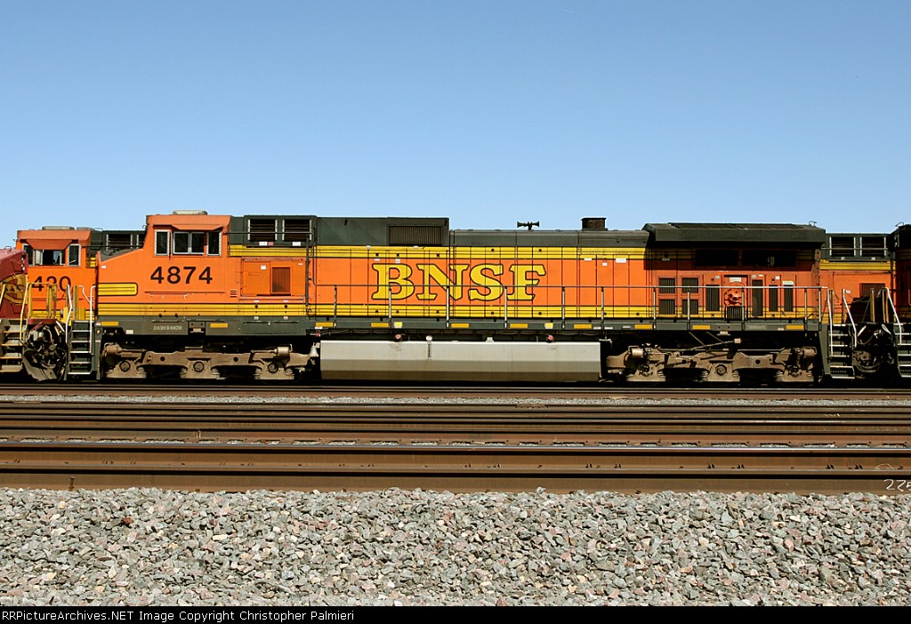 BNSF 4874